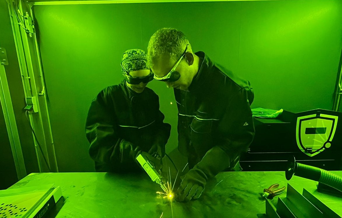 Demonstratie hand laserlassen - Innovatiecluster Noordoostpolder